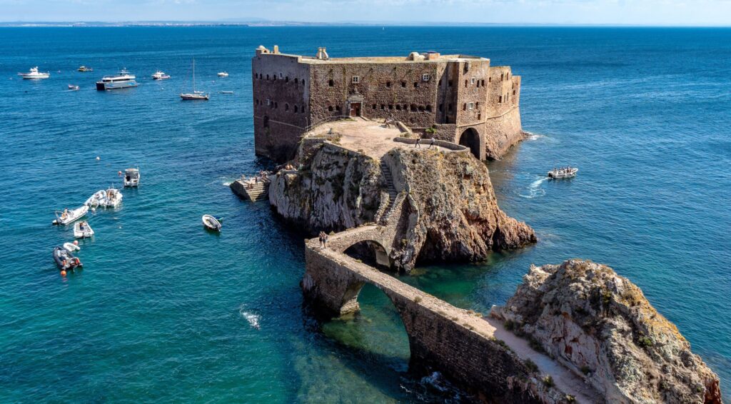 Visiting BERLENGAS: Don't Go Before You Check This